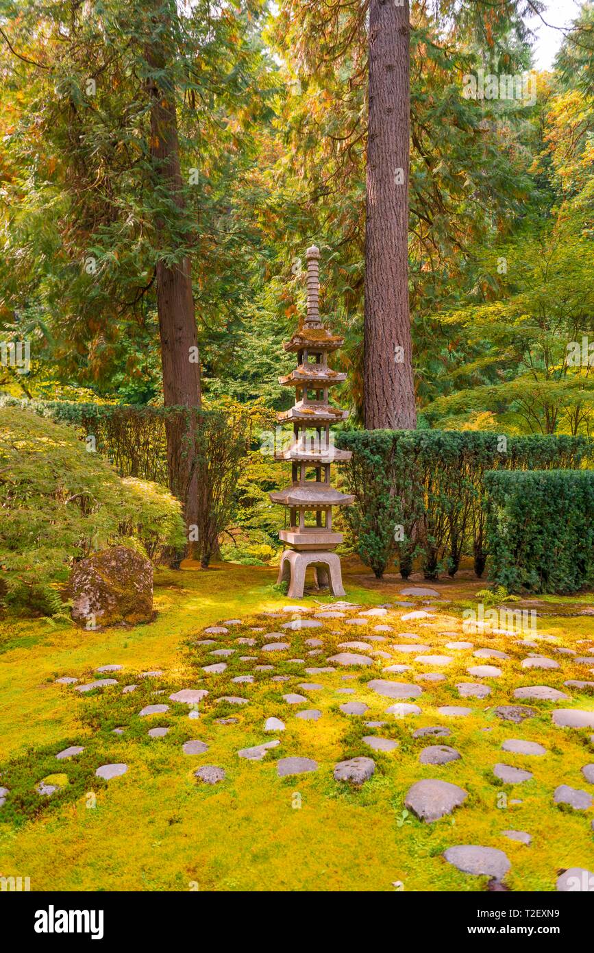 Garden shrine hi-res stock photography and images - Alamy