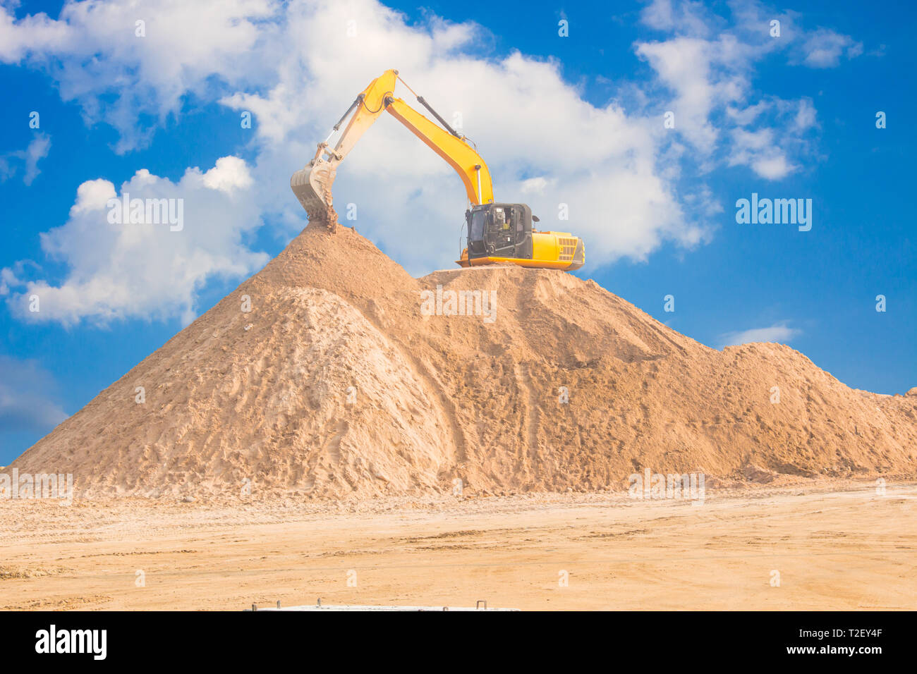 Pile of clay, soil, earth, sand hi-res stock photography and images - Alamy