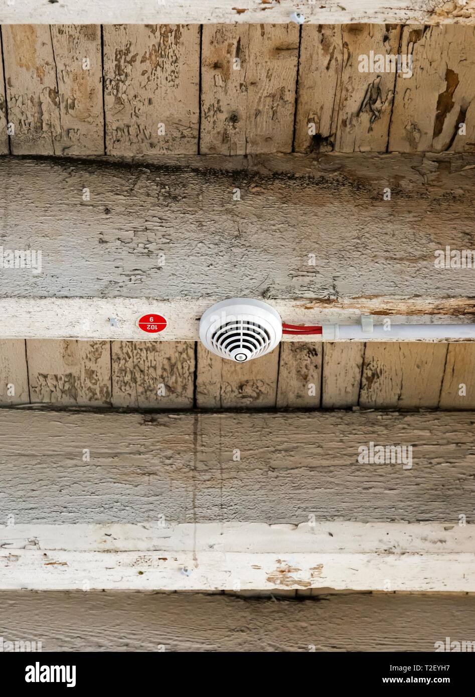 Old smoke detector hi-res stock photography and images - Alamy
