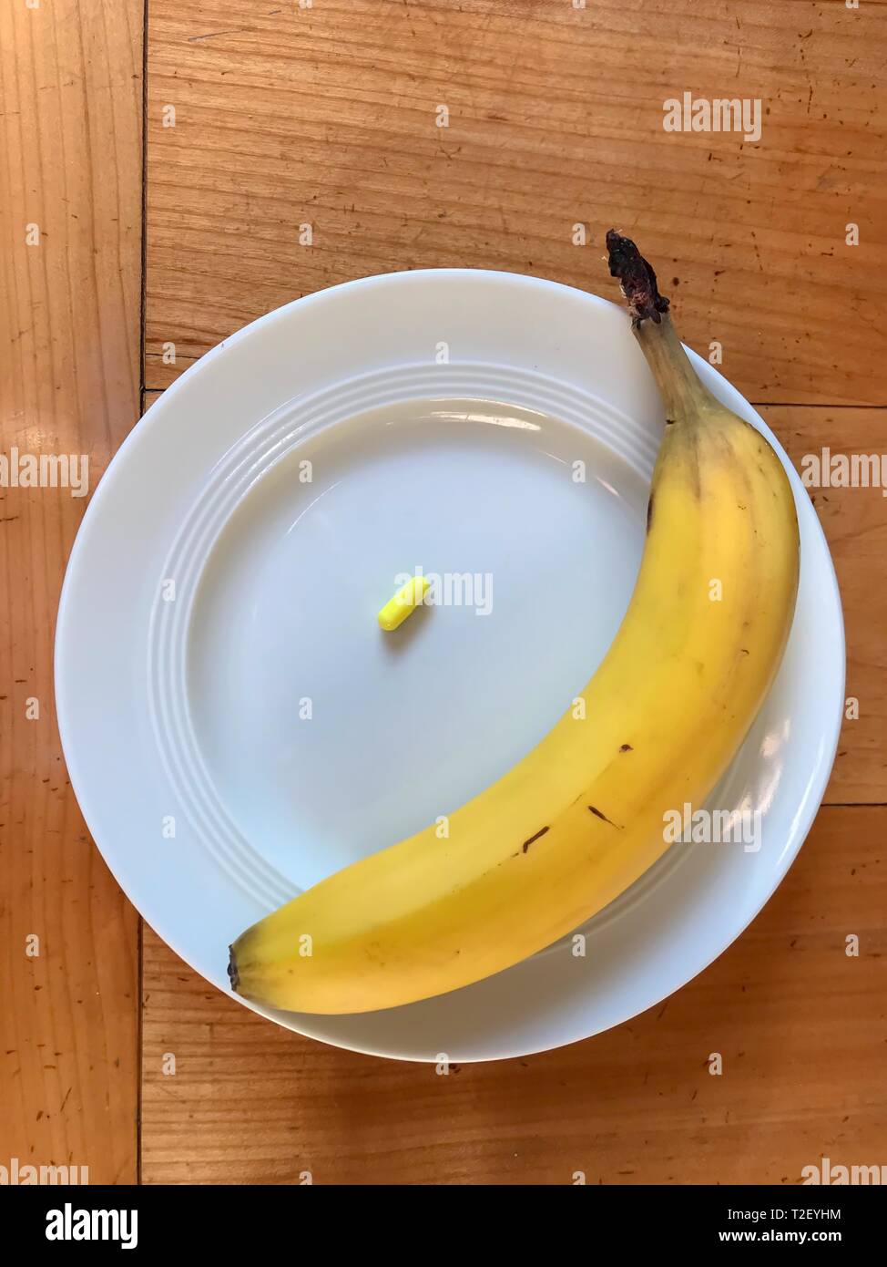 Pill on table hi-res stock photography and images - Alamy