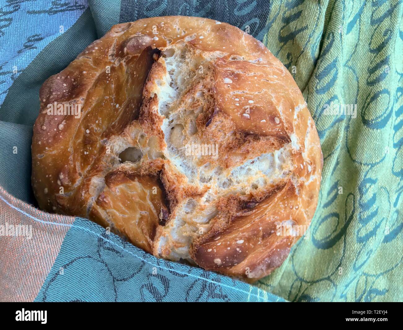 Food wrapped cloth hi-res stock photography and images - Alamy