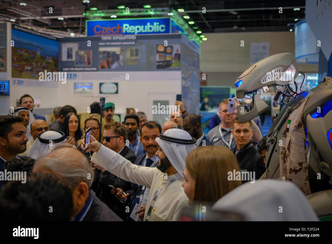 Uae people hi-res stock photography and images - Alamy