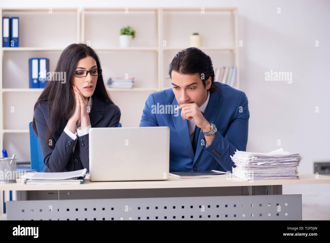 Two employees working in the office Stock Photo - Alamy