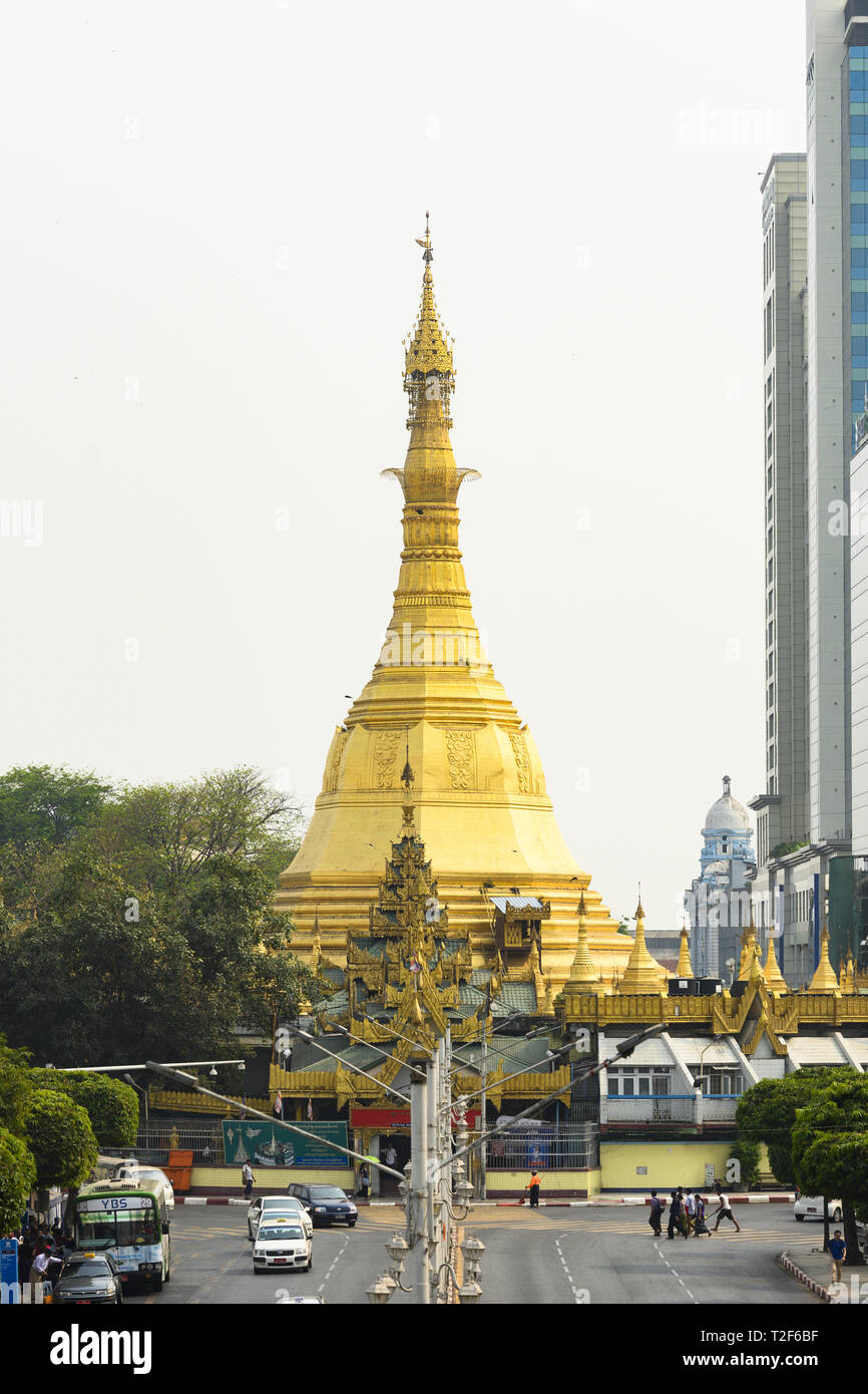 Sule pagoda in busy downtown yangon hi-res stock photography and images ...