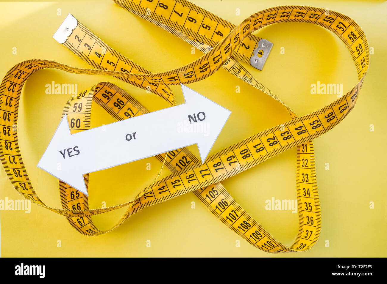 Diet and Healthy life Concept. Green apple and Weight scale,measure tap ...