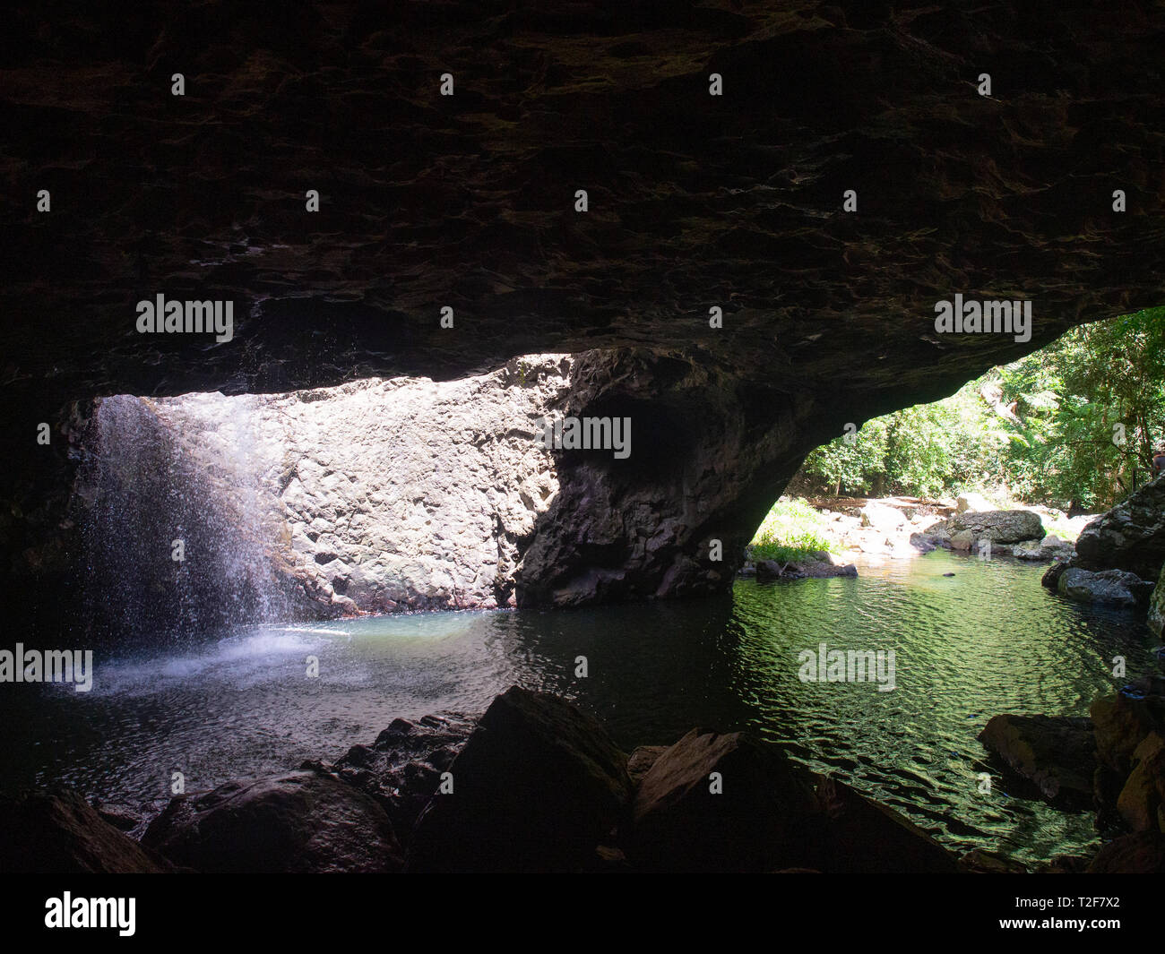 Springbrook natural bridge hi-res stock photography and images - Alamy