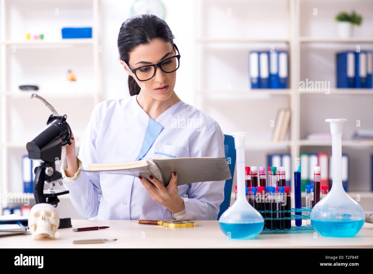 Medical book female skeleton hi-res stock photography and images - Alamy