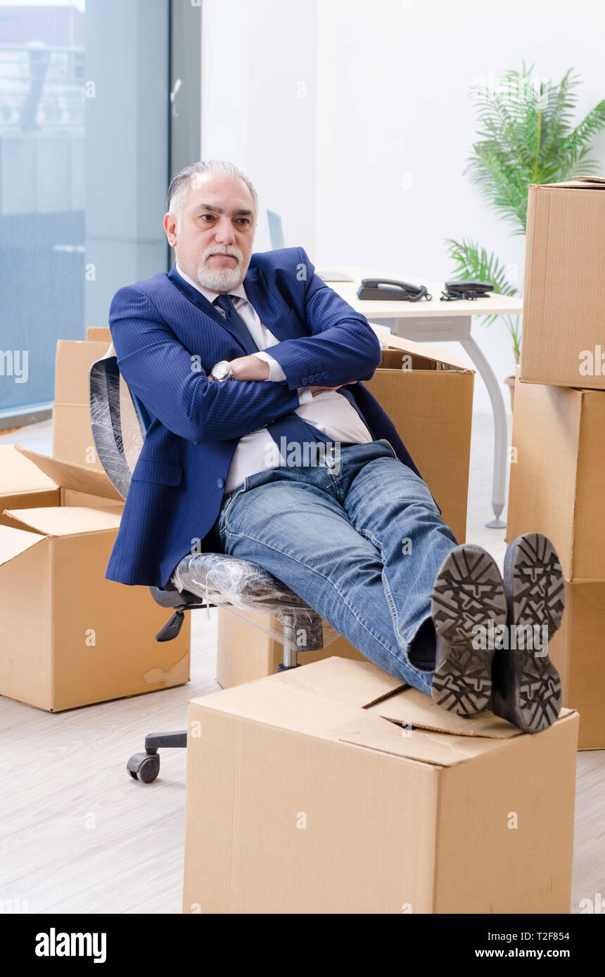 Aged businessman moving to new workplace Stock Photo - Alamy