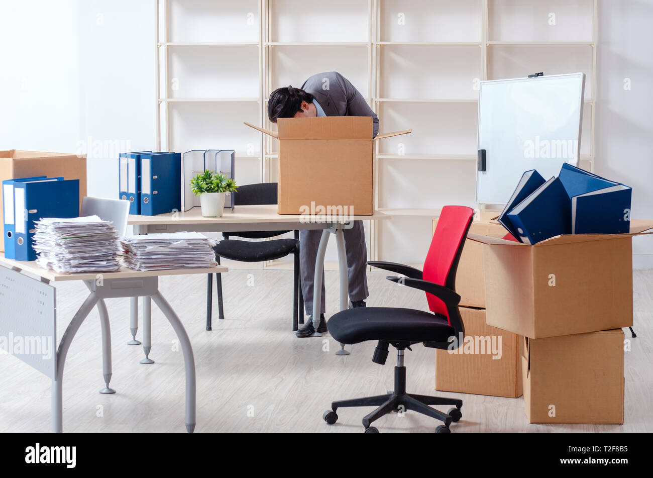 Lay off boxes office hi-res stock photography and images - Alamy