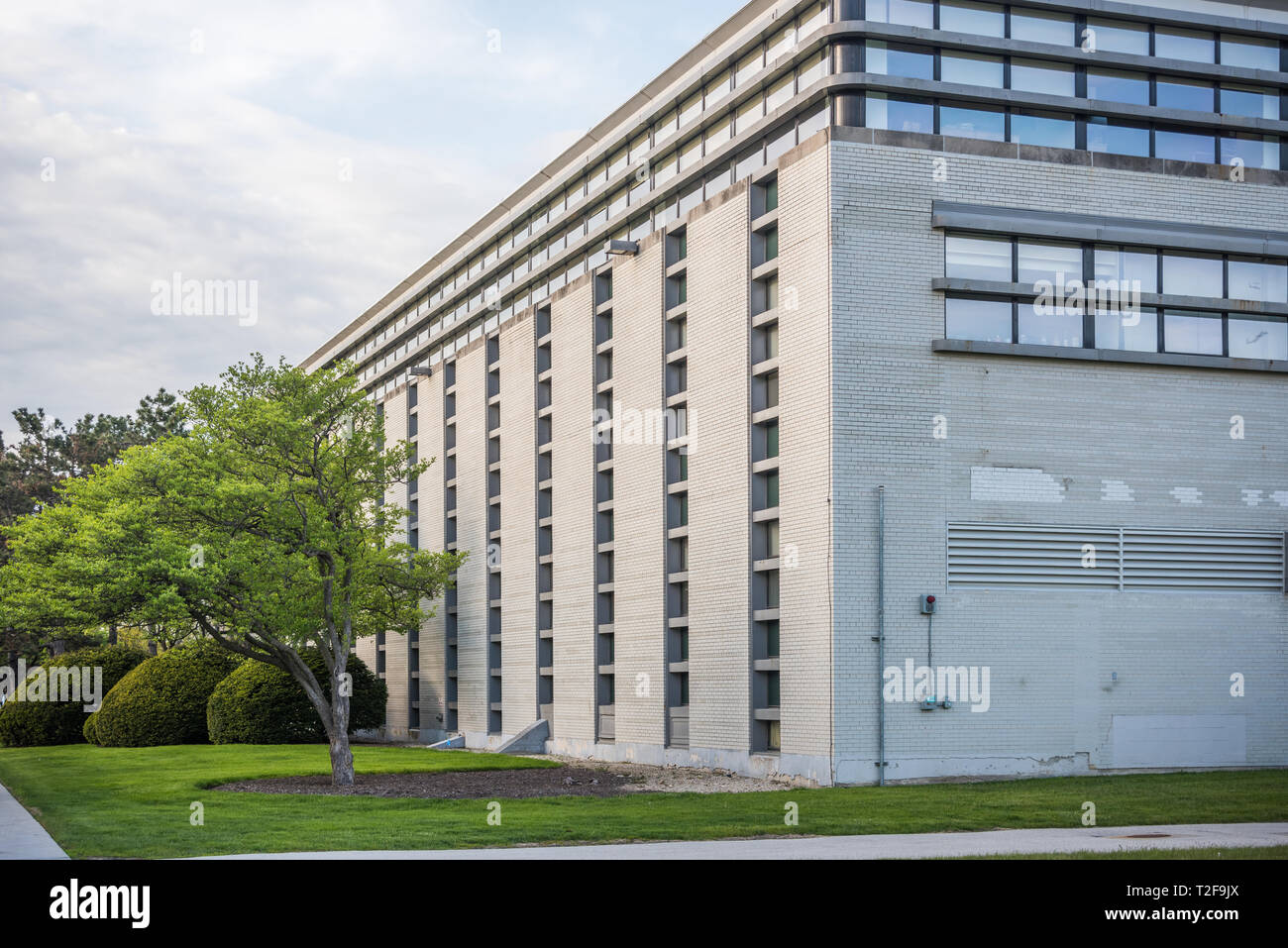 Exterior of Searle Labs in Skokie Stock Photo - Alamy