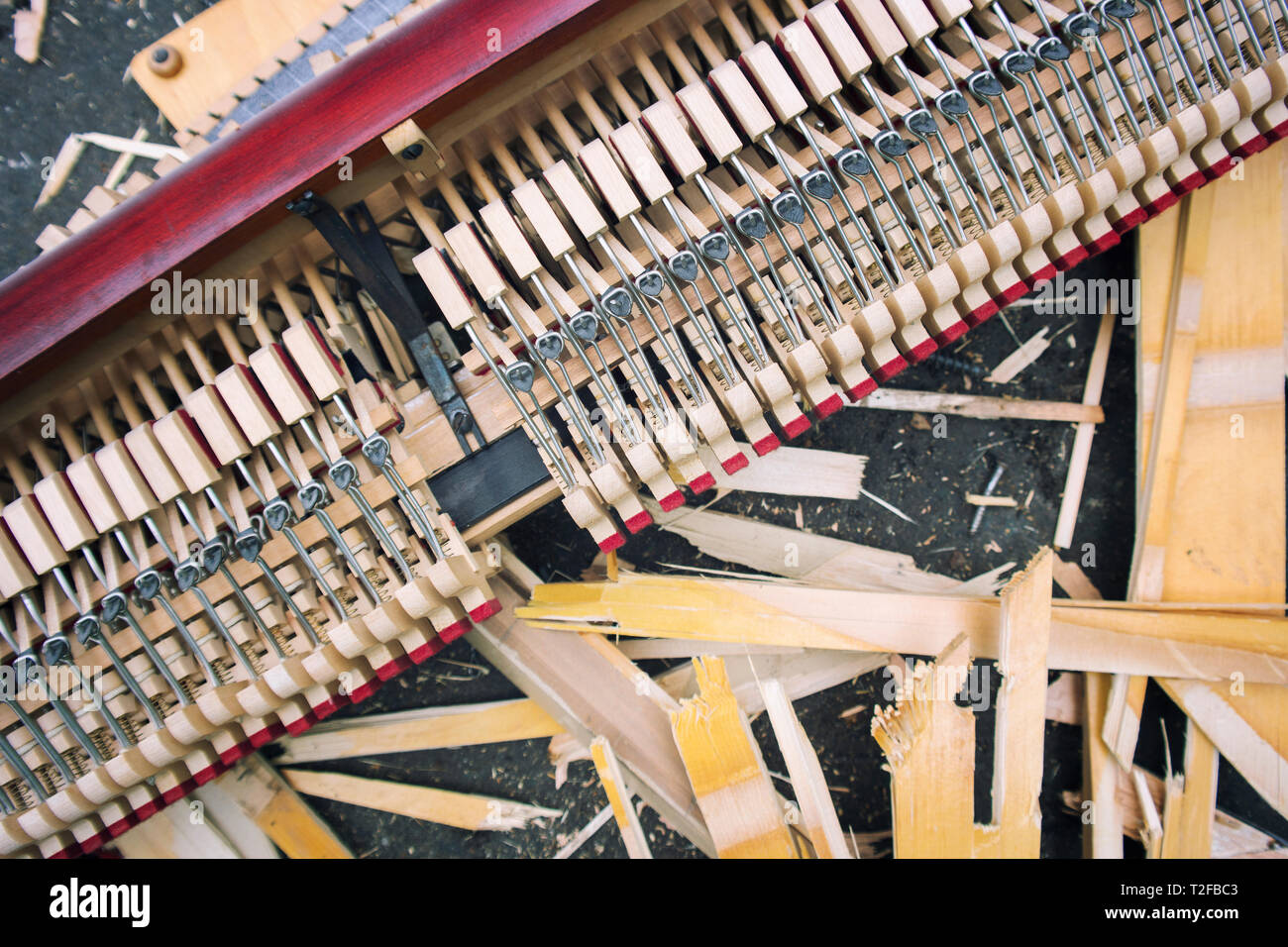 Smashed piano hi-res stock photography and images - Alamy