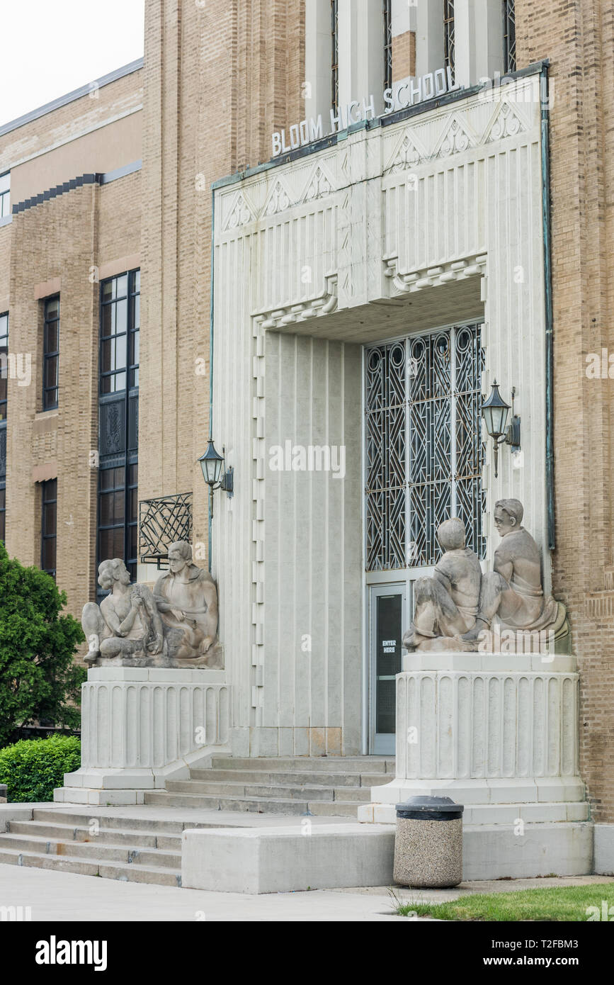Exterior of Bloom High School in Chicago Heights Stock Photo - Alamy