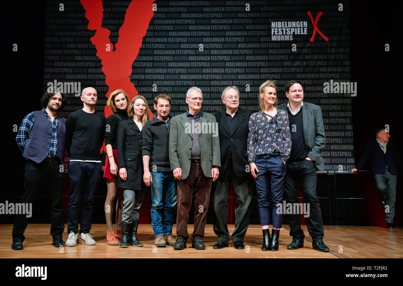 Worms, Germany. 02nd Apr, 2019. The actors Edgar Eckert (l-r), Moritz Grove, Inga Busch ...