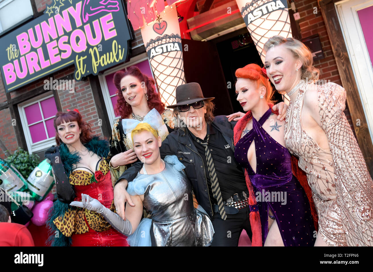 Burlesque dancers hi-res stock photography and images - Alamy