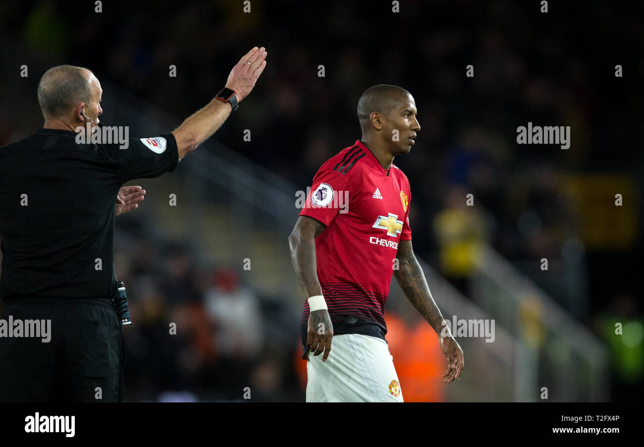 Referee red card premier league hi-res stock photography and images - Alamy