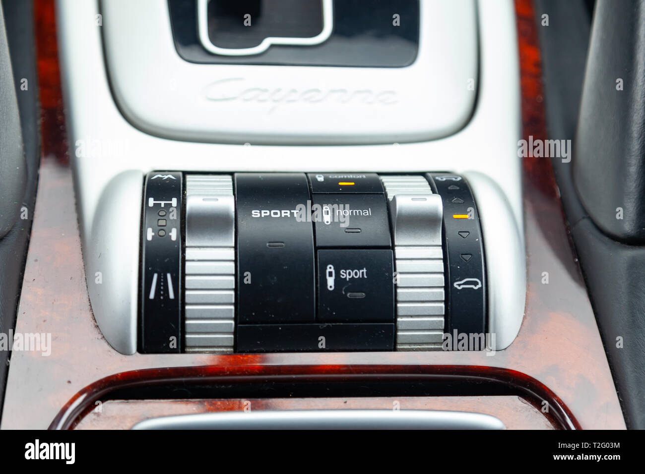 Cleaning porsche hi-res stock photography and images - Alamy