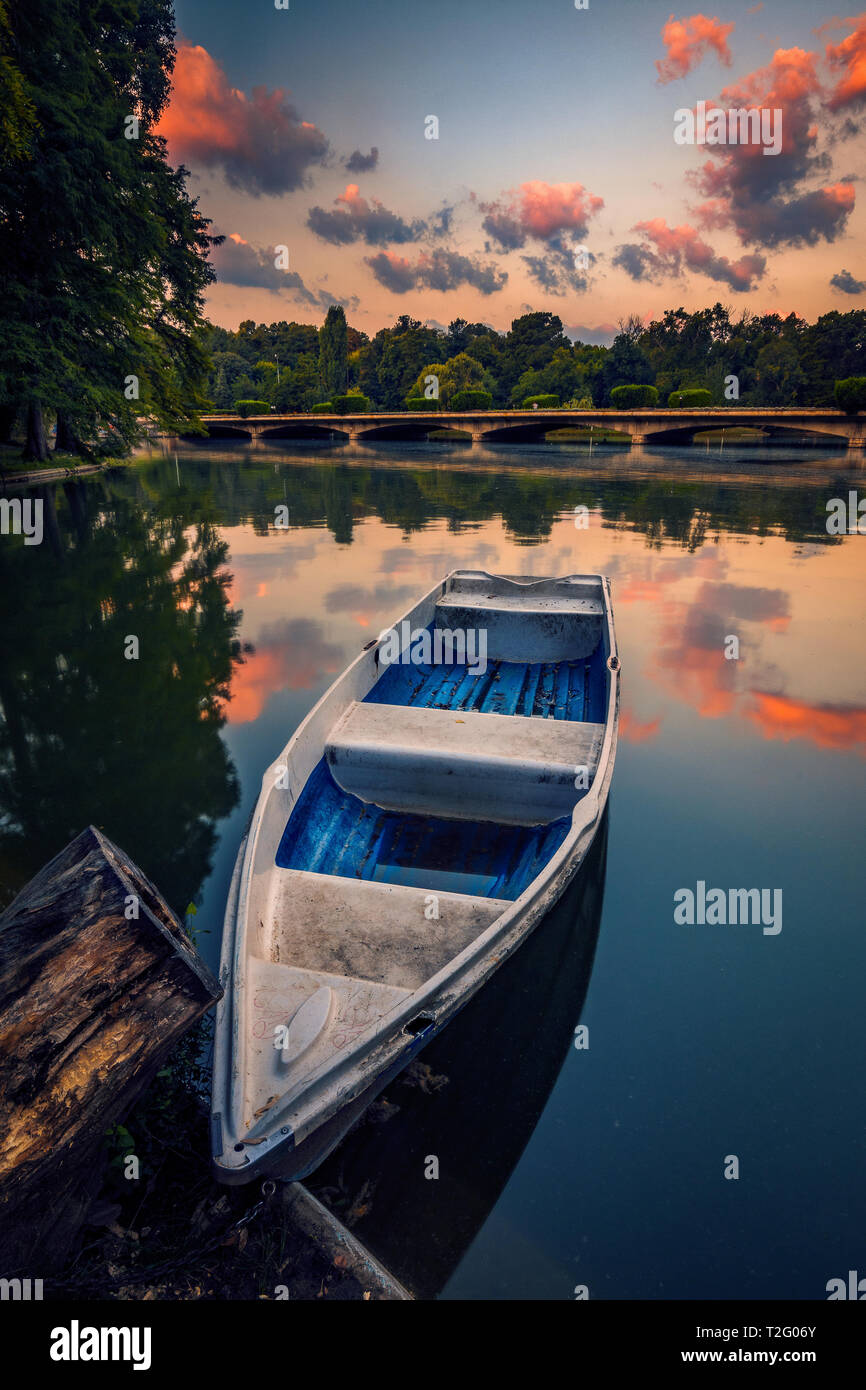Log boat hi-res stock photography and images - Alamy