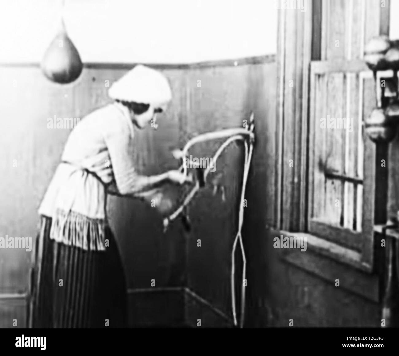 woman tying a rope Stock Photo - Alamy