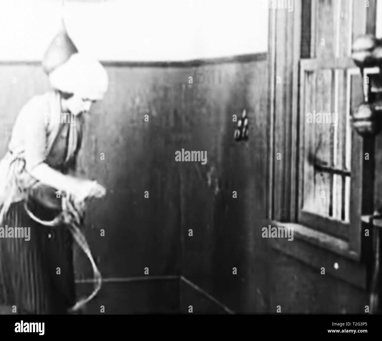 woman tying a rope Stock Photo - Alamy