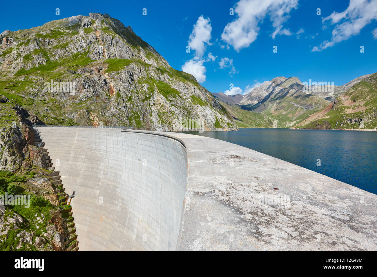 Llauset dam in Aragon. Hydroelectric energy power. Trekking route ...