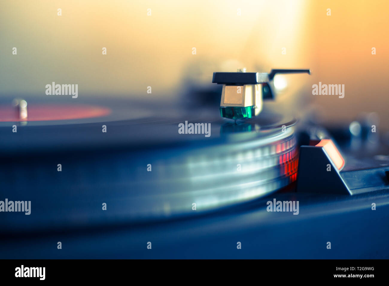 Close up picture of a record player, playing a record Stock Photo - Alamy
