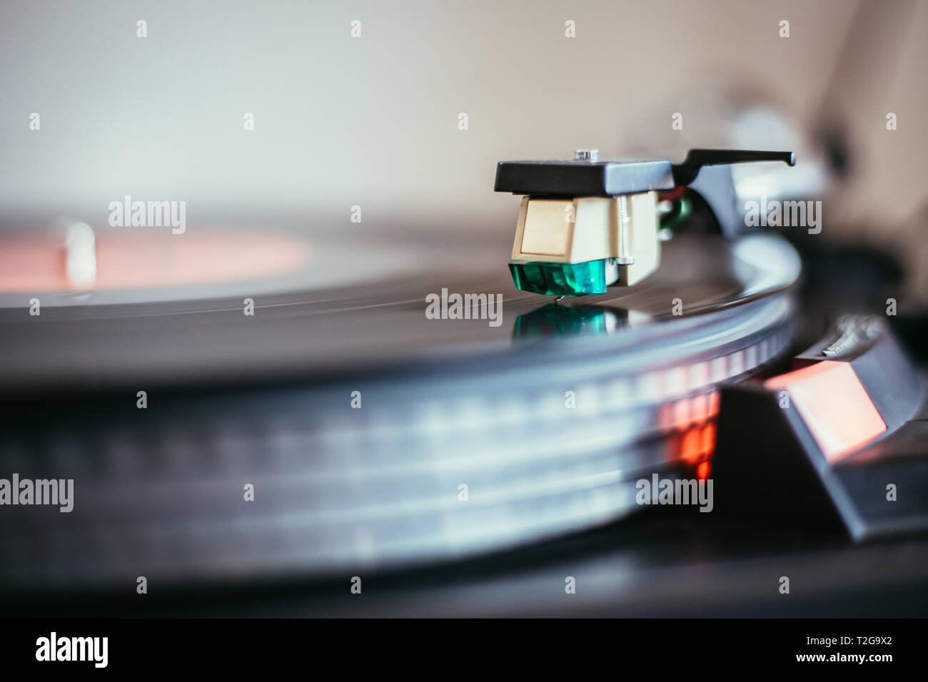 Close up picture of a record player, playing a record Stock Photo - Alamy