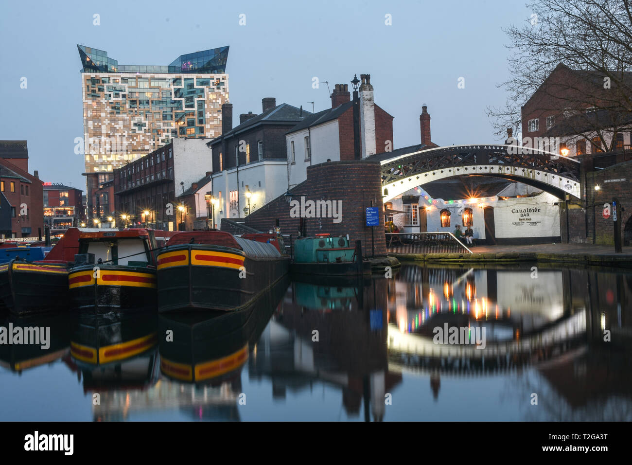 Birmingham canals by night hi-res stock photography and images - Alamy