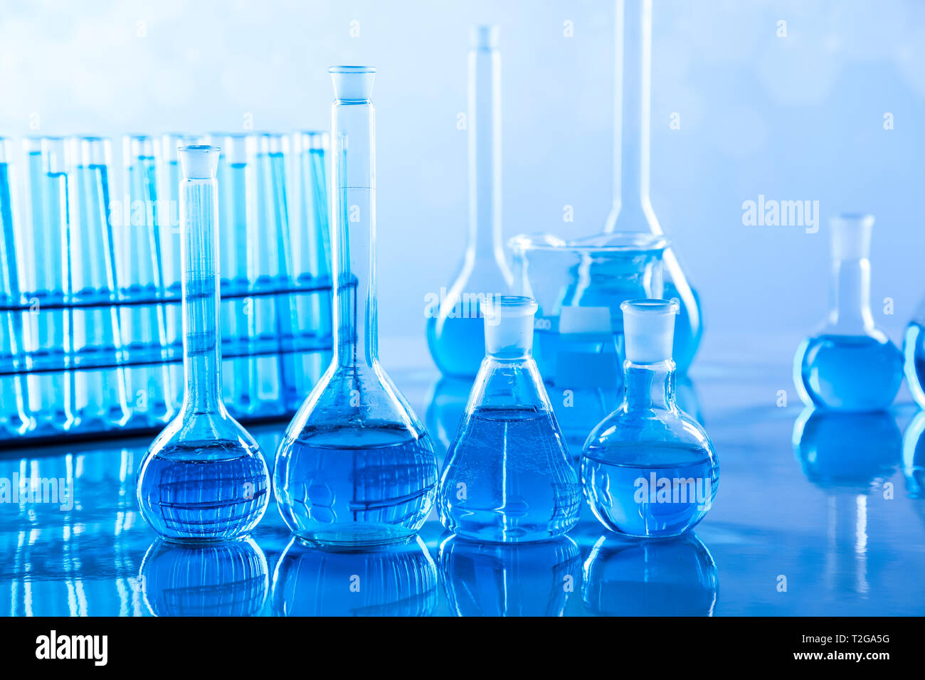 Glassware, Laboratory beakers,Science experiment Stock Photo - Alamy