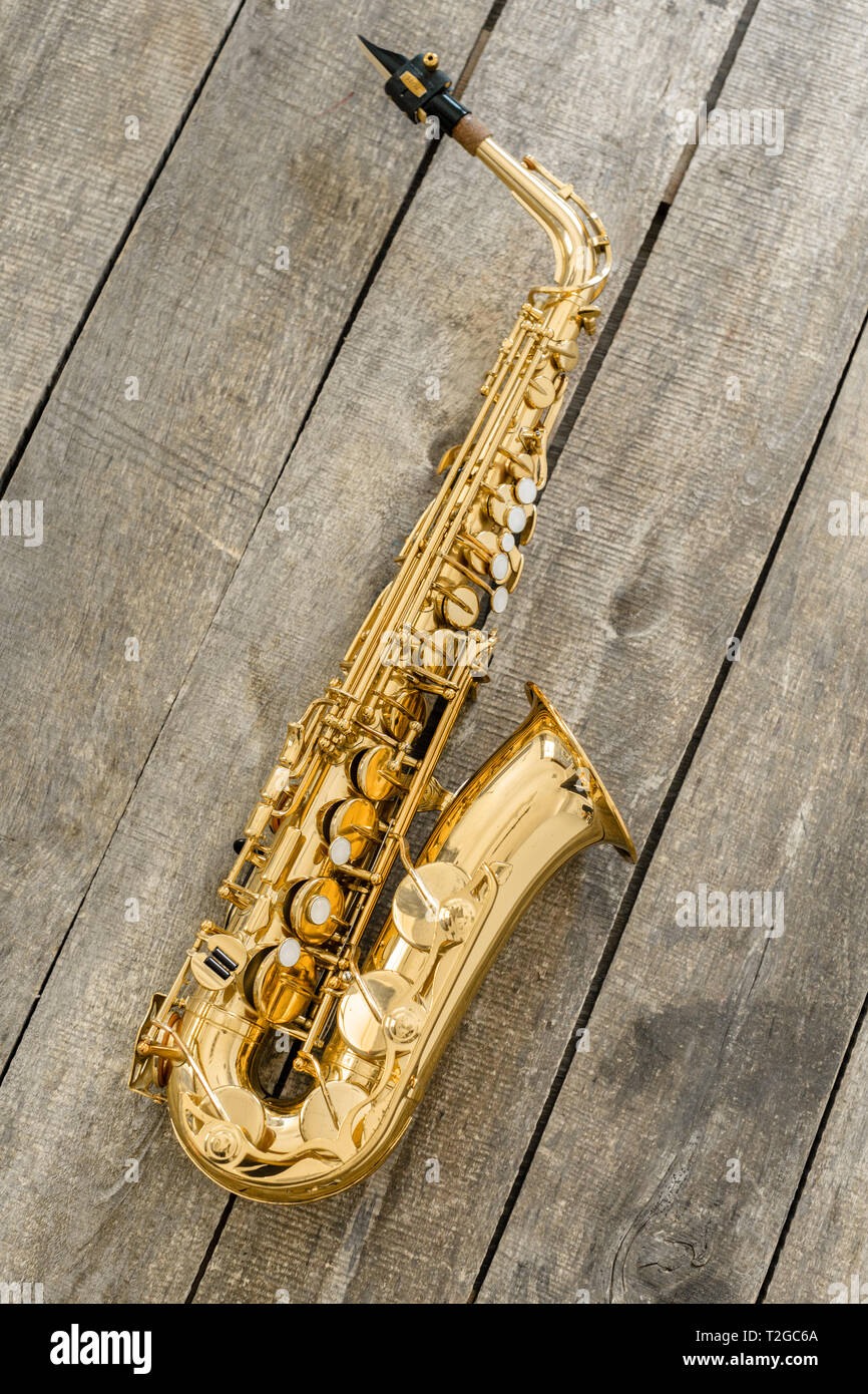 Golden music note sign hi-res stock photography and images - Alamy