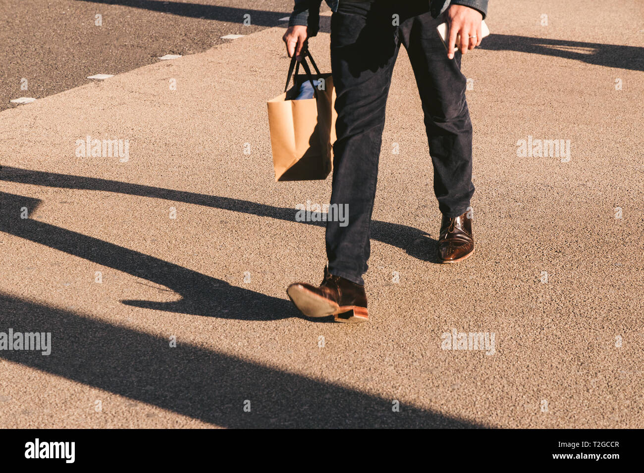 Man walking london street hi-res stock photography and images - Alamy