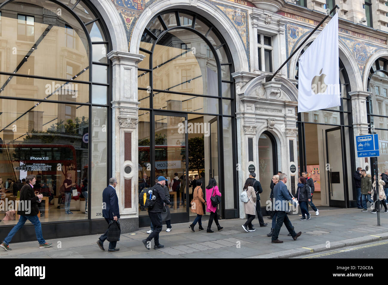 The exterior of the apple store on regent street hi-res stock ...