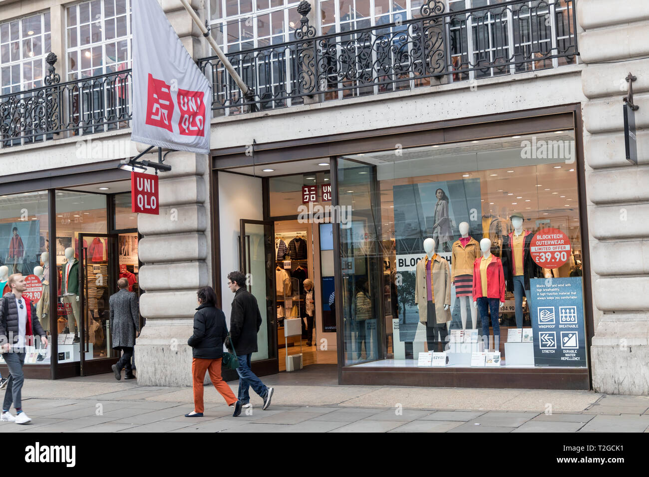 Uniqlo store exterior hi-res stock photography and images - Alamy