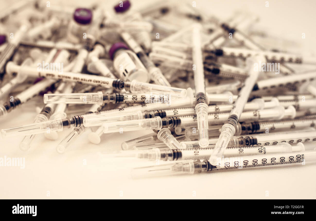 Pile of medical syringes for insulin for diabetes Stock Photo - Alamy