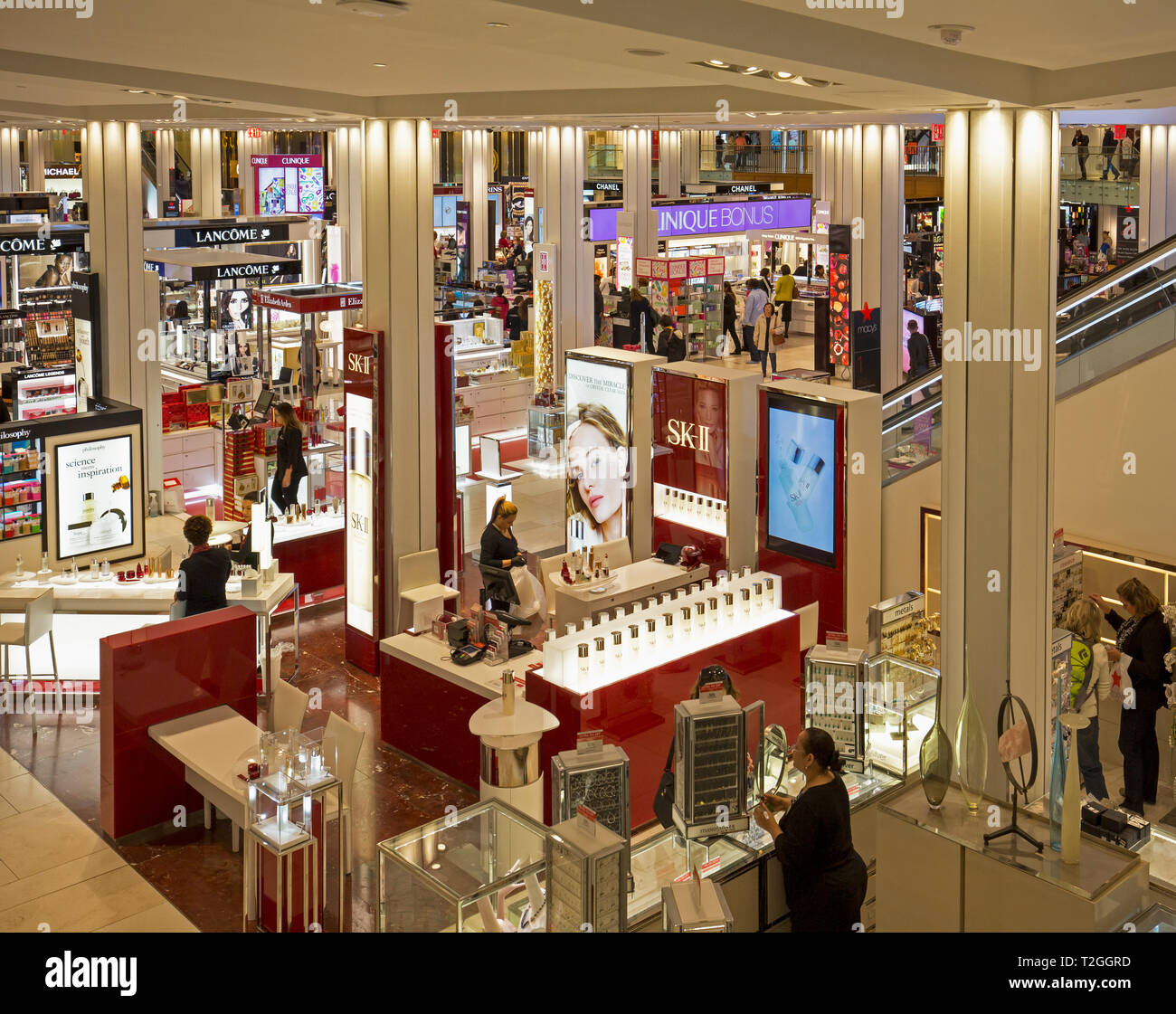 New york macy's interior hi-res stock photography and images - Alamy