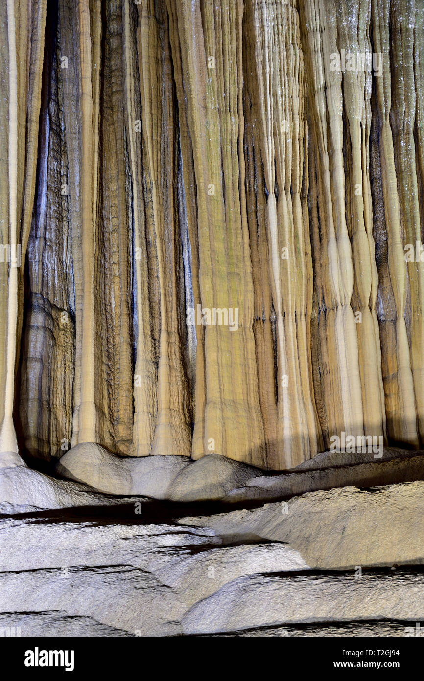 Amazing geological forms in Paradise Cave near Phong Nha, Vietnam ...