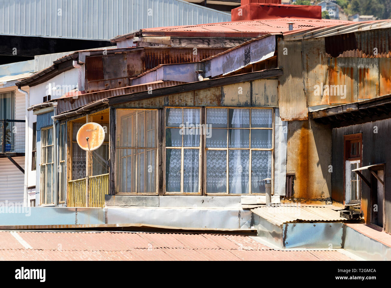 Upper floor rooftop dwellings in Valparaiso, Chile Stock Photo - Alamy