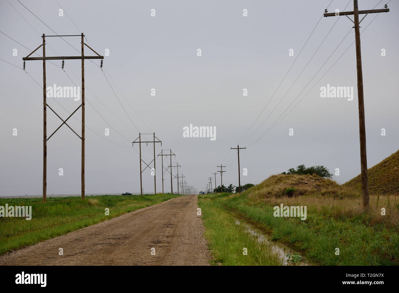 Row of power poles hi-res stock photography and images - Alamy