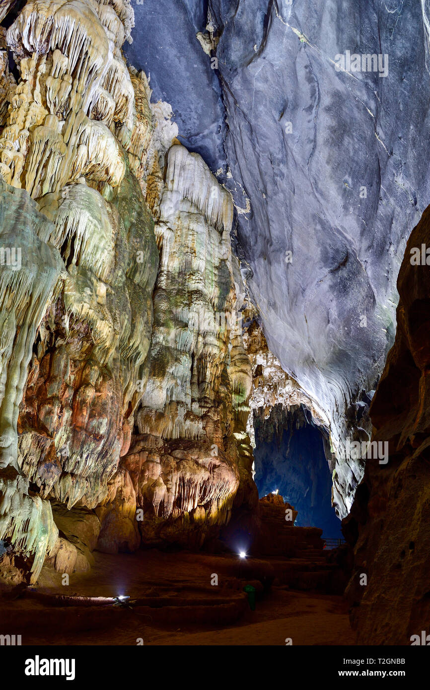 Amazing geological forms in Phong Nha Cave near Phong Nha, Vietnam ...