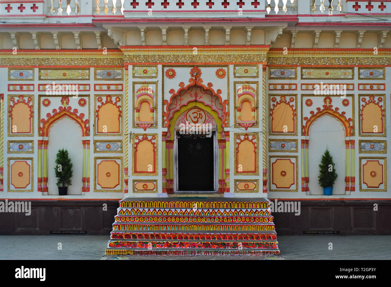 Entrance of a hindu temple ( India Stock Photo - Alamy