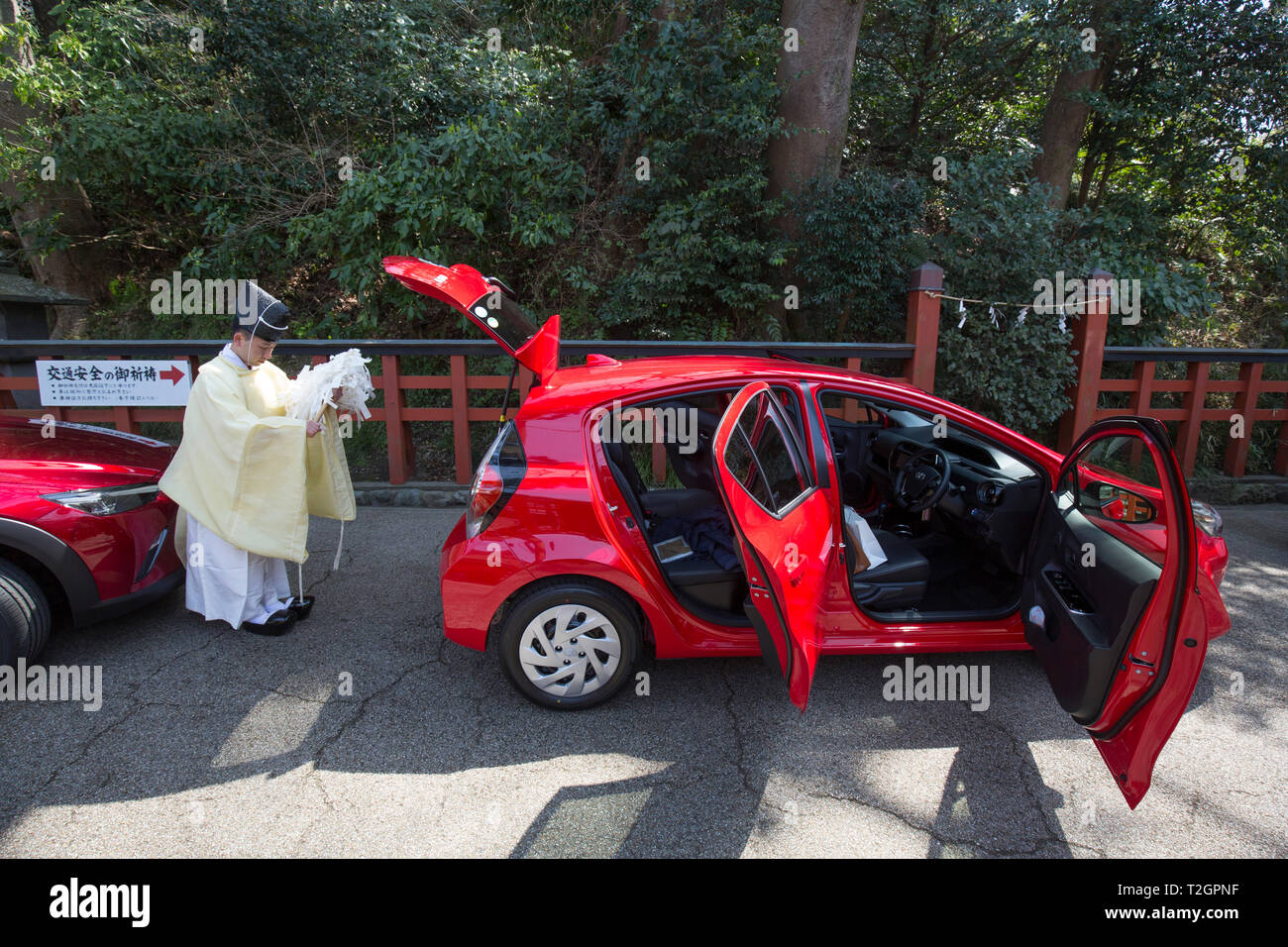 Shinto car blessing hi-res stock photography and images - Alamy