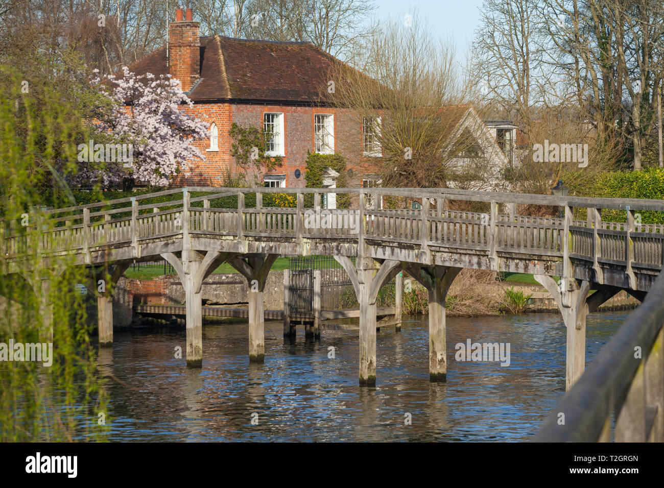 Spring river public house hi-res stock photography and images - Alamy