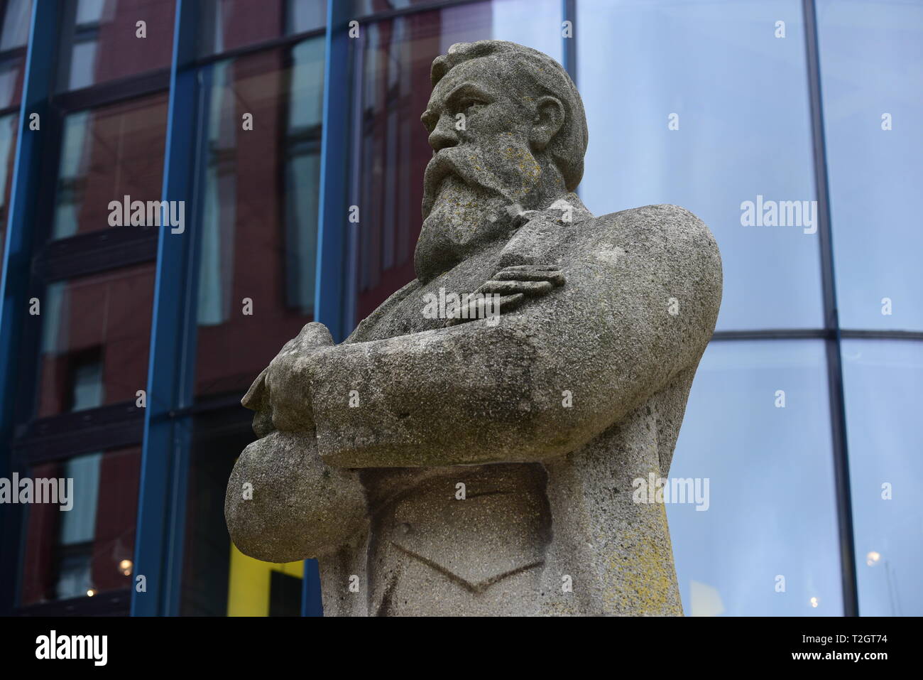Friedrich engels statue in uk hi-res stock photography and images - Alamy
