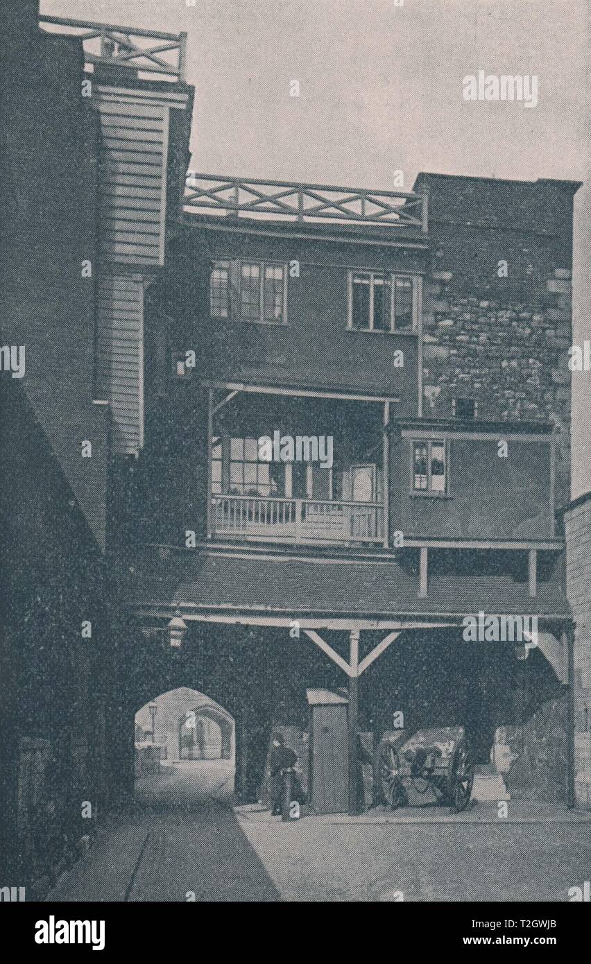 Byward tower of london hi-res stock photography and images - Alamy