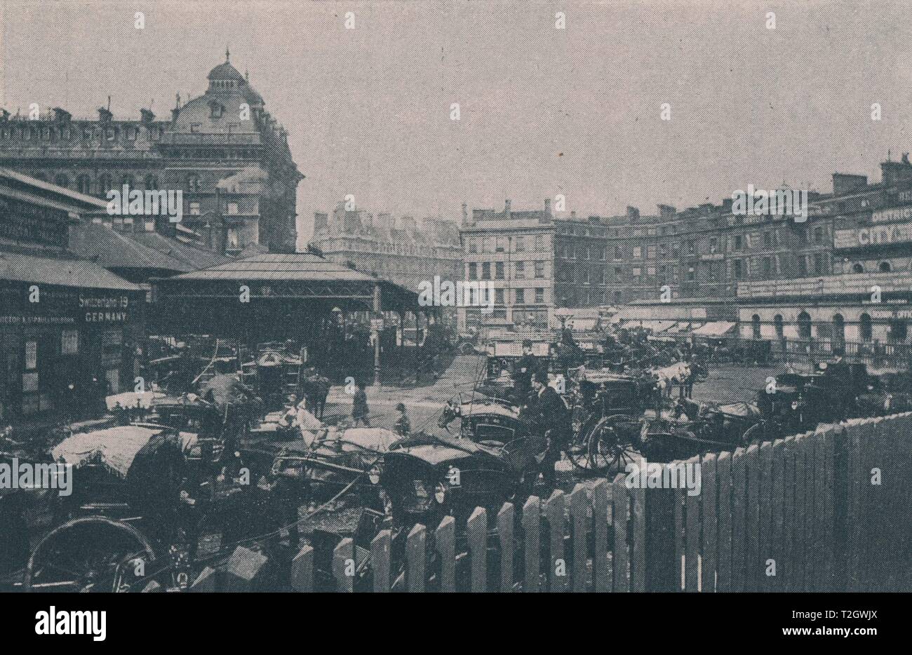 Victoria station london antique hi-res stock photography and images - Alamy