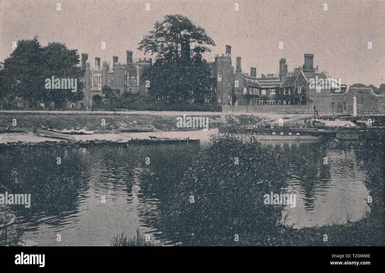 Hampton Court, from River Stock Photo - Alamy