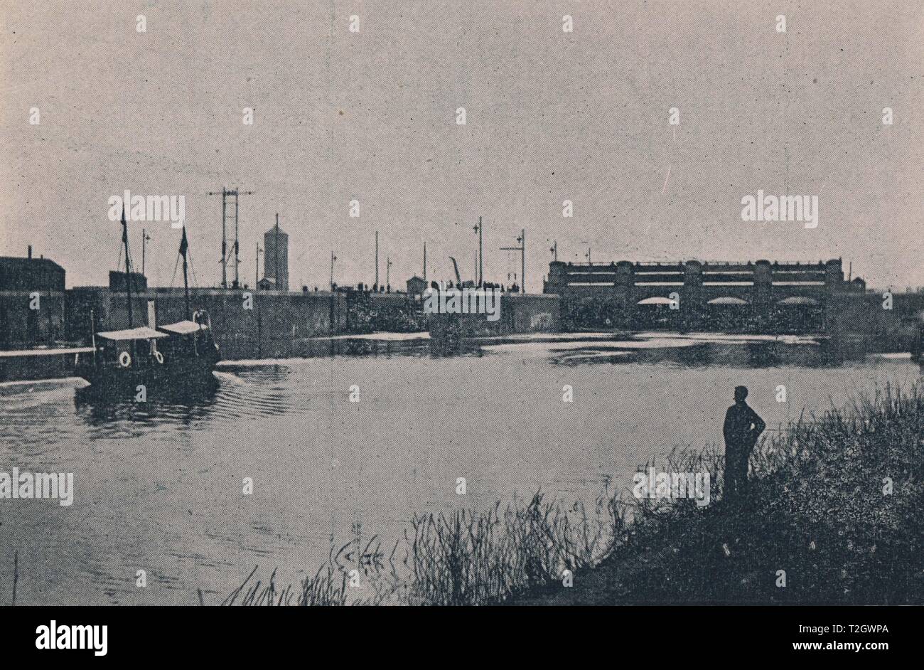 Mode Wheel Locks - Manchester Ship Canal Stock Photo - Alamy