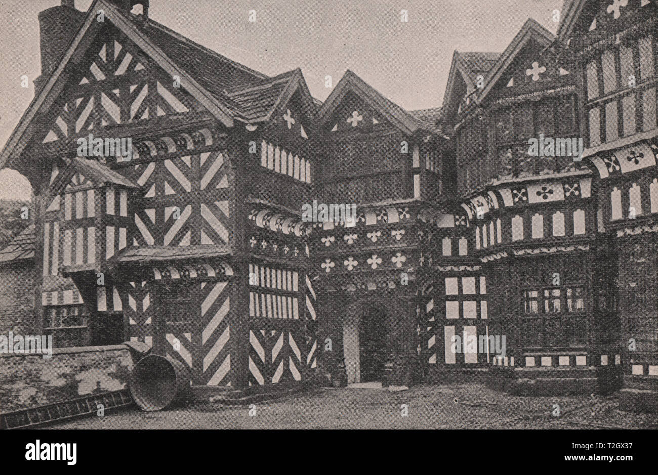 Little Moreton Hall, The Courtyard - Chester Stock Photo - Alamy