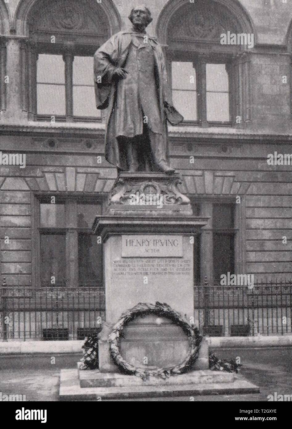 Robert Raikes Statue, Embankment Gardens Stock Photo - Alamy