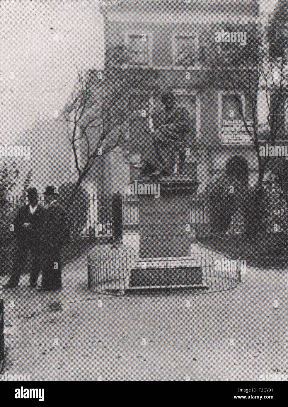 Thomas Carlyle's Statue, Chelsea Stock Photo - Alamy