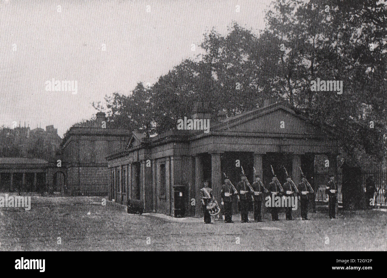 Grenadier guard hi-res stock photography and images - Alamy